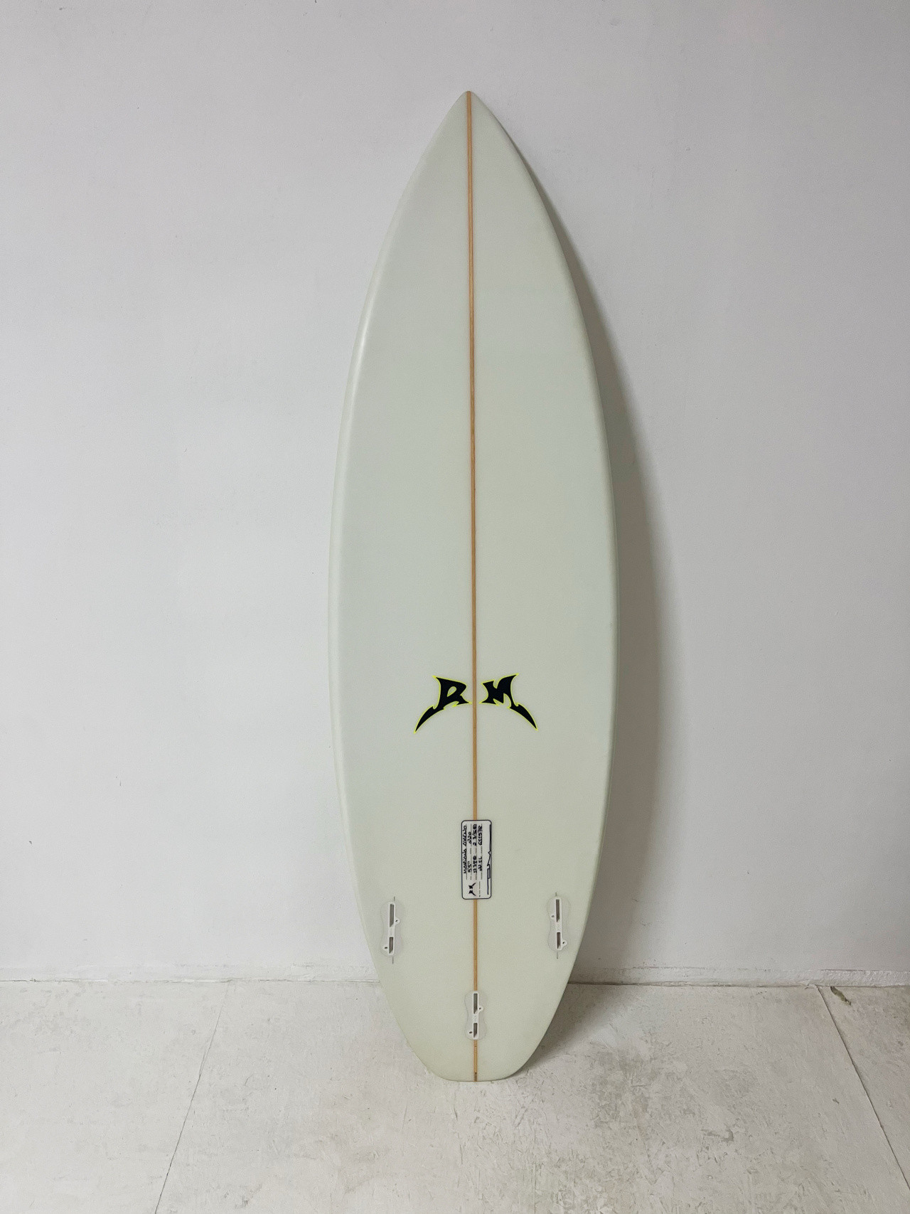 RM, 220 5'5" x 17 7/8" 2 3/16" = 22.50 L - RM SURF DESIGNS